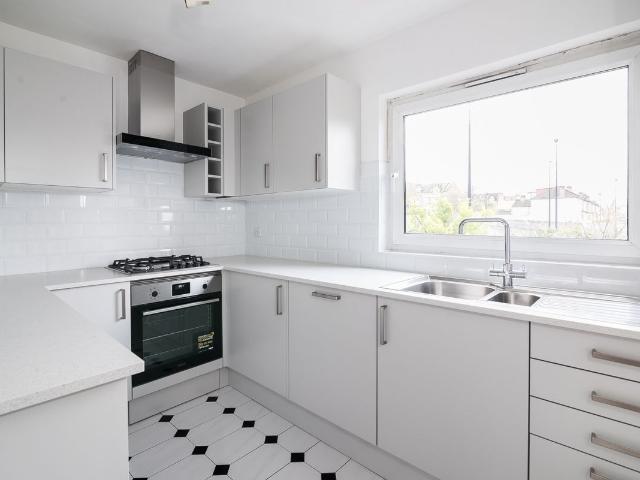 Bartholomew Close, London SW18, 1 bed flat to rent, £1,850 pcm | PrimeLocation