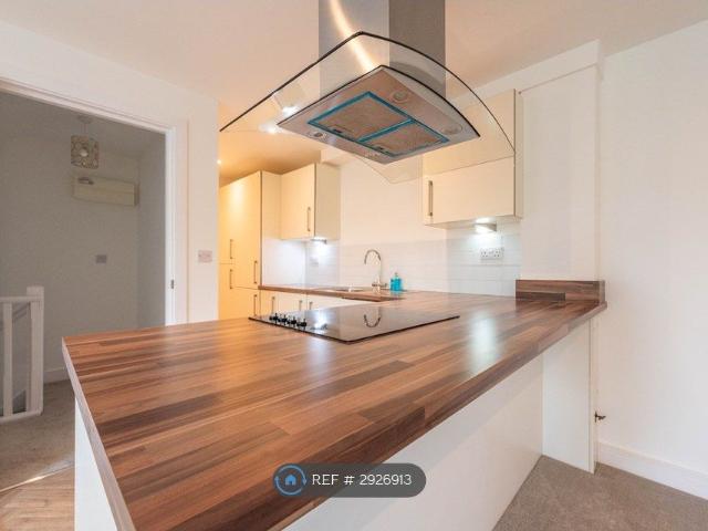Bartholomew St, Newbury RG14, 2 bed flat to rent, £1,300 pcm | PrimeLocation