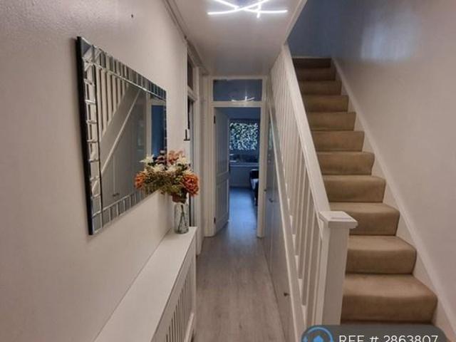 Bartholomew Street, London, SE1 3 bed flat to rent £3,400 pcm £785 pw
