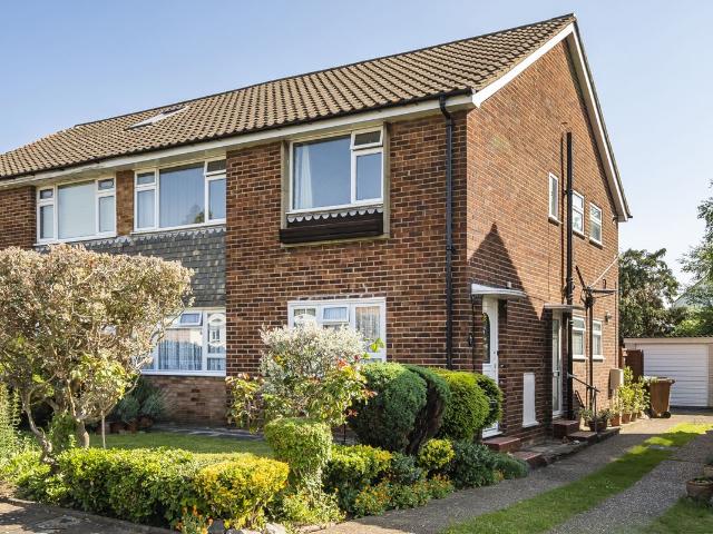 Barton Close, Bexleyheath DA6, 2 bed maisonette to rent, £1,850 pcm | PrimeLocation
