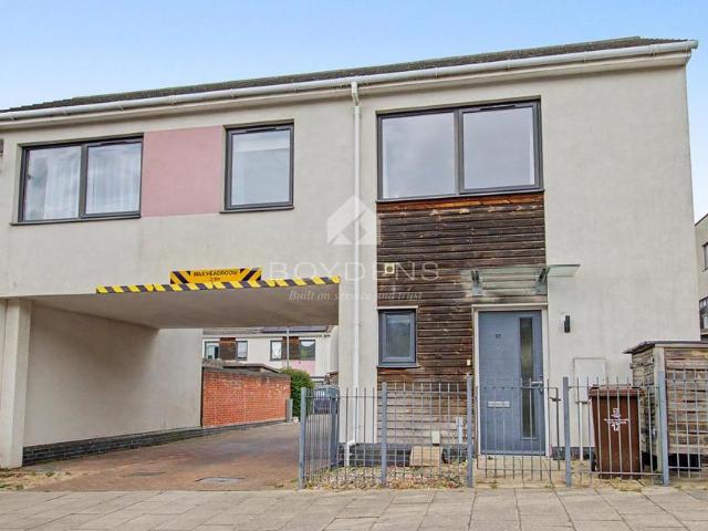 Barton Boulevard, Colchester CO4 2 bed end of terrace house to rent £1,225 pcm £283 pw