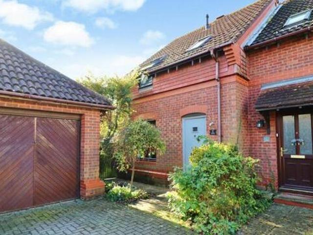 Barton Drive, Hamble, 3 Bedroom Semi detached