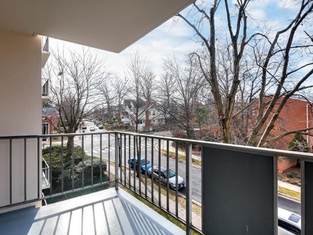 Barton House 1 Bedroom Apartment for Rent at 2525 10th St N, Arlington, VA 22201 Clarendon Courthouse