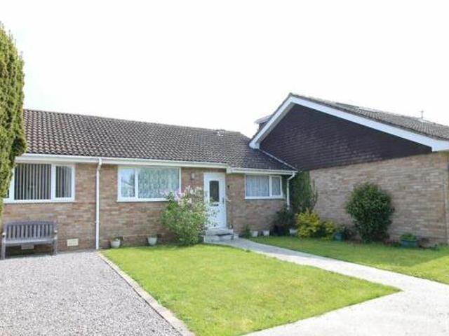 Barton On Sea, Seaway, New Milton, 2 Bedroom Bungalow