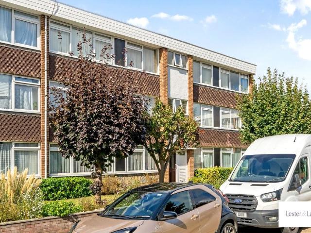 Barton Meadows, Ilford IG6, 2 bed property to rent, £1,800 pcm | PrimeLocation