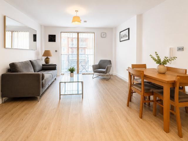 Barton Place, 3 Hornbeam Way, Green Quarter, Manchester M4, 2 bed flat to rent, £1,350 pcm | PrimeLocation