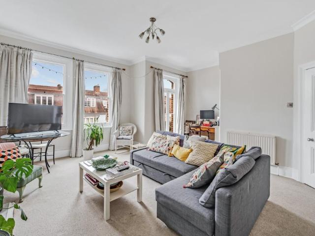 Barton Road, W14 3 bed maisonette to rent £3,700 pcm £854 pw