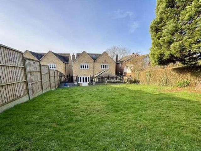 Barton Road, Gravenhurst, 4 Bedroom Detached