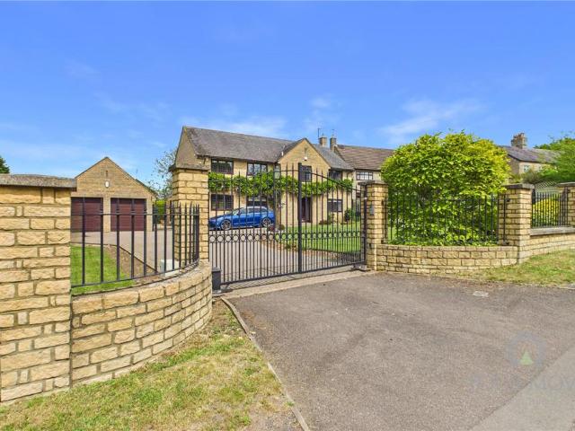 Barton Road, Kettering NN15 4 bed detached house to rent £4,450 pcm £1,027 pw
