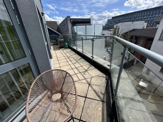 Barton Vale, Bristol BS2 2 bed penthouse to rent £1,695 pcm £391 pw