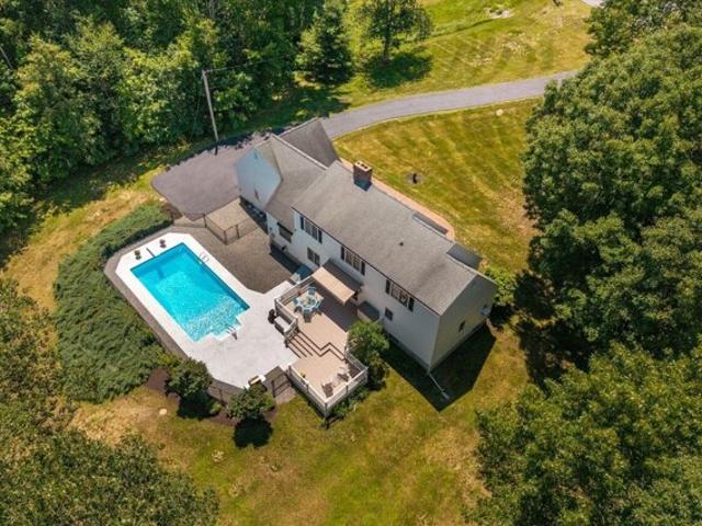 Bartlett Rd, Stratham, Home For Sale
