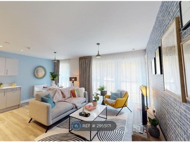 Bartley Square, Hook RG27, 2 bed flat to rent, £1,500 pcm | PrimeLocation