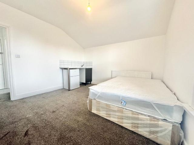 Bartram Road, London SE4, Studio to rent, £1,100 pcm | PrimeLocation