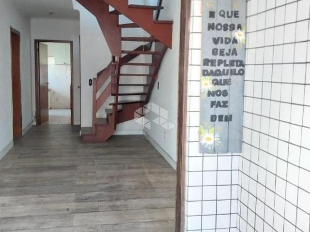 Barbada! Cobertura com 2 dormitórios, 3 livings, 2 vagas escrituradas no bairro Cristo Redentor