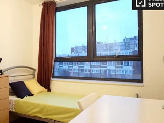 Barber East London, 86 Copenhagen Place, London, E14 7DE, United Kingdom | Room for rent #141007084 | Rentberry