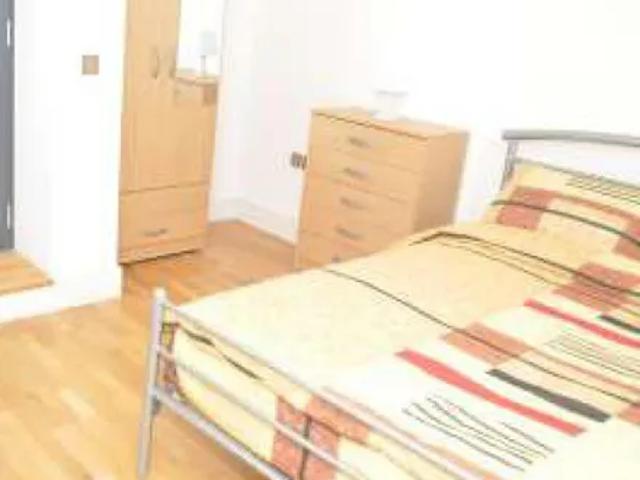 Barber East London, 86 Copenhagen Place, London, E14 7DE, United Kingdom | Room for rent #154592457 | Rentberry