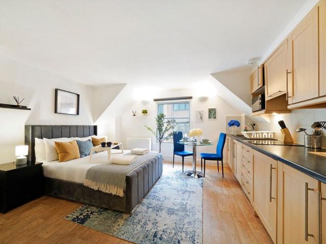 Barbican EC1A, Studio to rent, £4,532 pcm | PrimeLocation