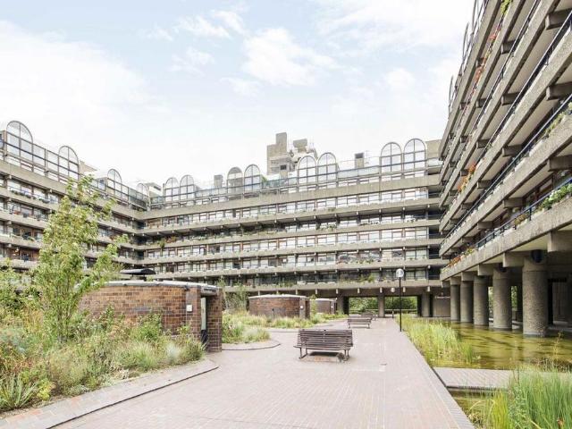 Barbican, London EC2Y 1 bed flat to rent £2,496 pcm £576 pw