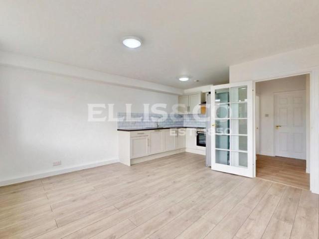 Barbican Road, Greenford, UB6 3 bed apartment to rent £2,000 pcm £462 pw