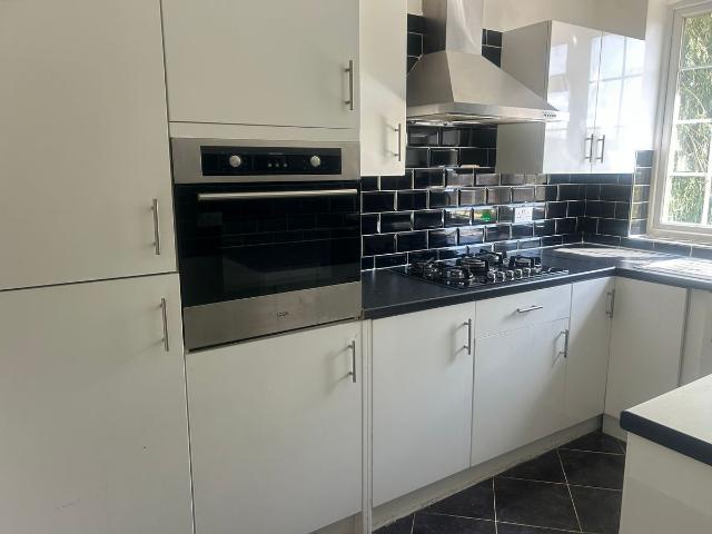 Barbican Road, Greenford UB6, 2 bed flat to rent, £1,650 pcm | PrimeLocation