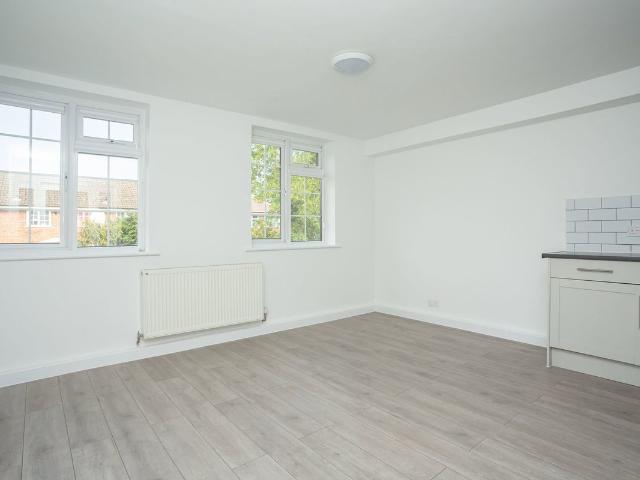 Barbican Road, Greenford, London UB6, 3 bed flat to rent, £2,000 pcm | PrimeLocation