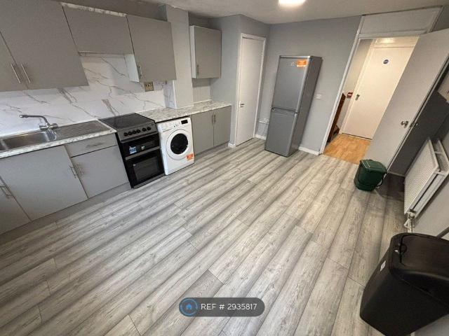 Barchester Close, Uxbridge UB8, Room to rent, £740 pcm | PrimeLocation