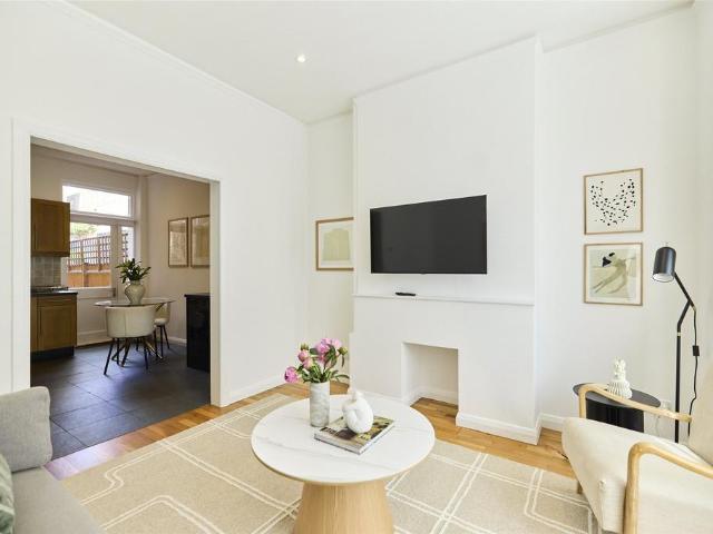 Barcombe Avenue, London, SW2 1 bed flat to rent £2,600 pcm £600 pw