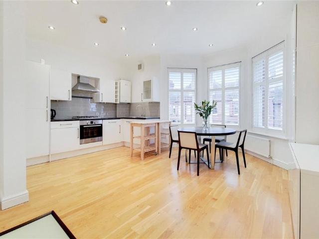Barcombe Avenue, London, SW2 3 bed maisonette to rent £2,950 pcm £681 pw