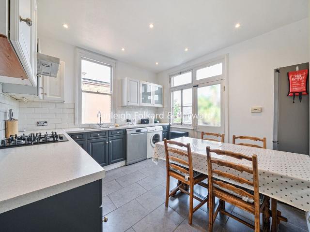 Barcombe Avenue, Streatham Hill, London SW2, 2 bed flat to rent, £2,250 pcm | PrimeLocation