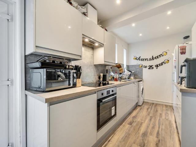 Barcombe Road, East Sussex BN1 5 bed semi detached house to rent £2,860 pcm £660 pw