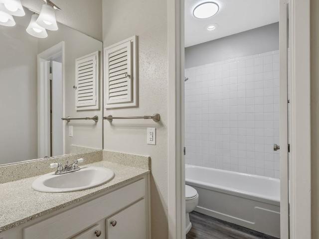 Barclay Apartments 2 Bedroom Apartment for Rent at 3301 S Broadway Ave, Tyler, TX 75701