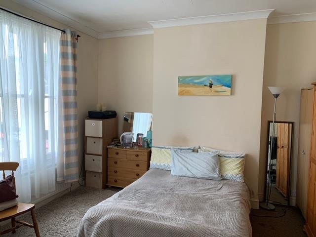 Barclay Road 3 bed apartment to rent £3,250 pcm £750 pw