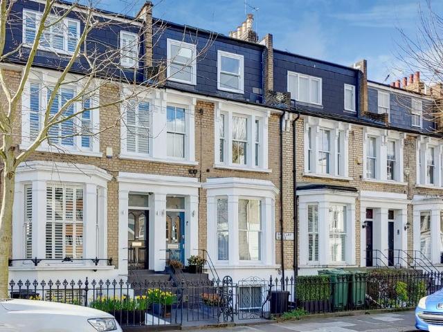 Barclay Road, Fulham, London, SW6 3 bed maisonette to rent £8,498 pcm £1,961 pw