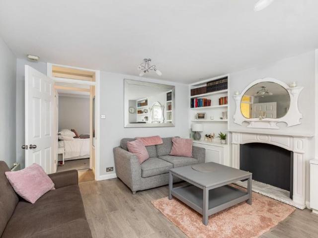 Barclay Road, Fulham, London, SW6 1 bed flat to rent £2,750 pcm £635 pw