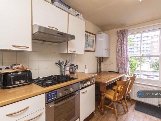 Barclay Road, London, SW6 3 bed flat to rent £3,250 pcm £750 pw