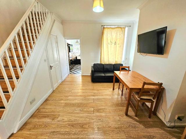Barff Road, Salford, M5