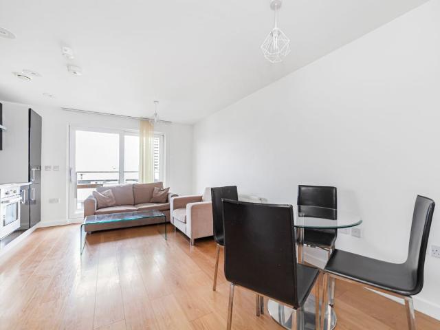 Barge Walk, Greenwich SE10, 1 bed flat to rent, £1,820 pcm | PrimeLocation