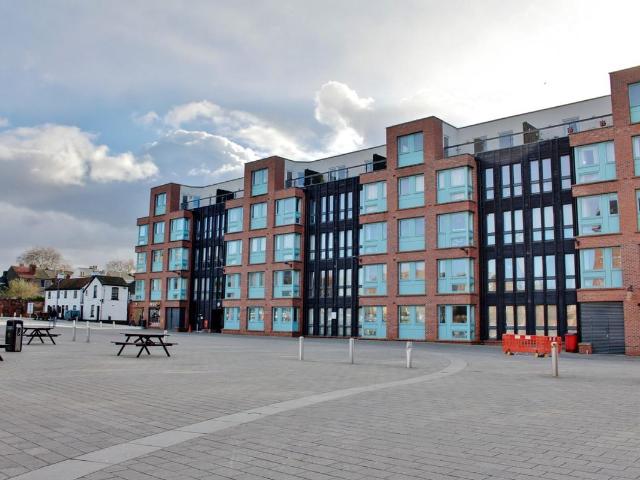 Barge Arm, The Docks, Gloucester GL1, 2 bed flat to rent, £1,250 pcm | PrimeLocation