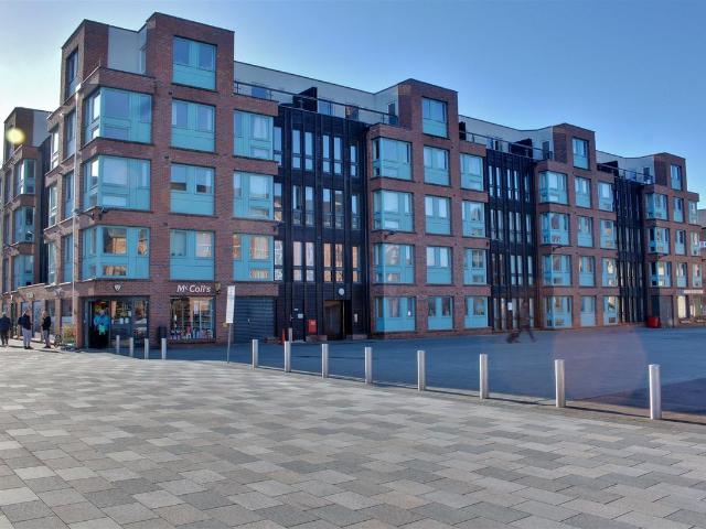 Barge Arm, The Docks, Gloucester GL1, 2 bed flat to rent, £1,250 pcm | PrimeLocation