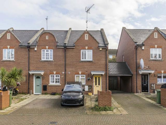 Barge House Road, Canning Town E16, 3 bed property to rent, £2,000 pcm | PrimeLocation