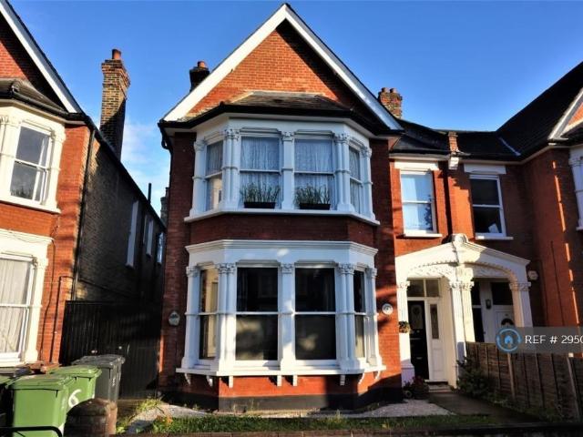 Bargery Road, London, SE6 2 bed flat to rent £2,100 pcm £485 pw