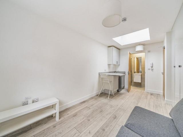 Baring Road, London SE12, Studio to rent, £1,150 pcm | PrimeLocation