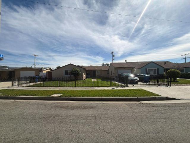 Barkerville Ave
