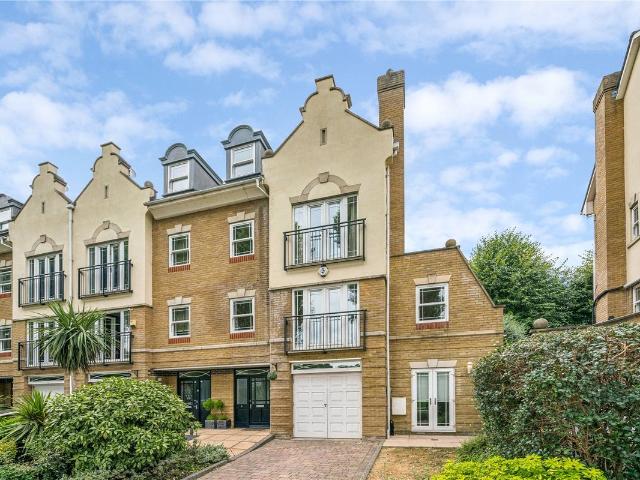 Barker Close, Kew, Surrey TW9, 4 bed end terrace house to rent, £6,000 pcm | PrimeLocation