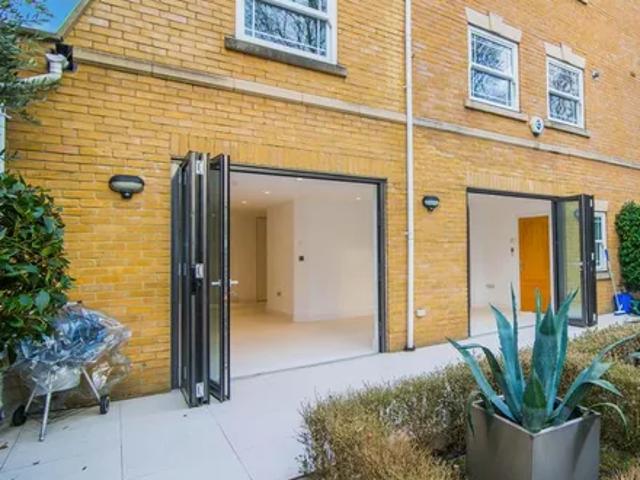 Barker Close, London, TW9 4ET, United Kingdom | 4 bed house for rent #138694956 | Rentberry