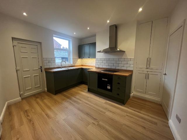 Barker Lane, Chesterfield S40, 3 bed property to rent, £950 pcm | PrimeLocation
