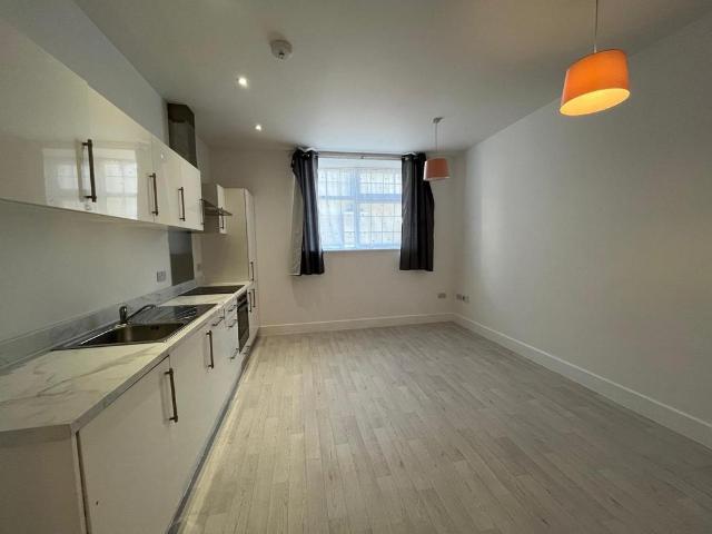 Barker Road, Maidstone ME16 2 bed flat to rent £1,175 pcm £271 pw