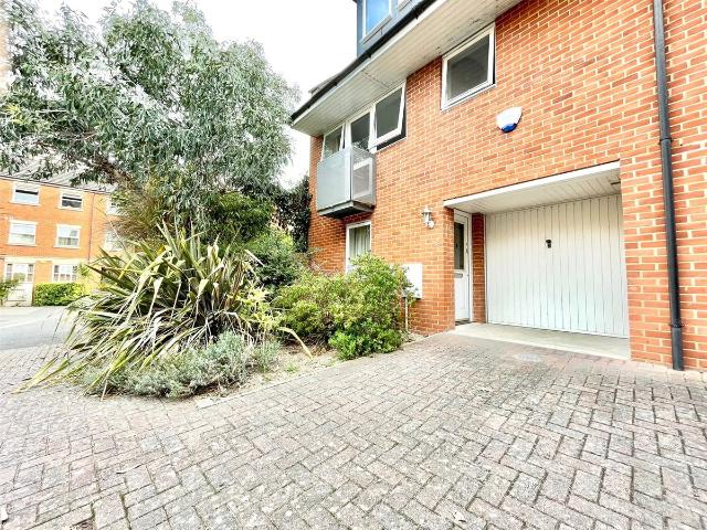 Barkham Mews, Queens Road, Reading, Berkshire RG1, 2 bed semi detached house to rent, £1,700 pcm | PrimeLocation