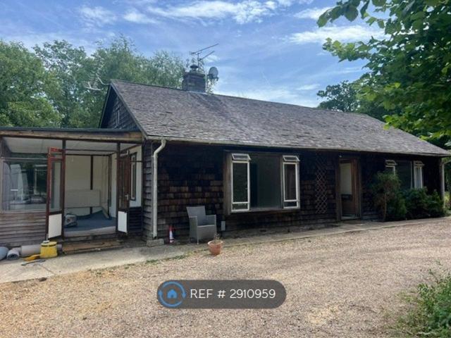 Barkham Ride, Finchampstead RG40, 4 bed bungalow to rent, £1,850 pcm | PrimeLocation