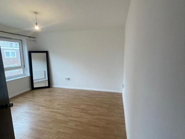 BARKING IG11 1 bed flat to rent £1,450 pcm £335 pw